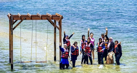 3D2N Floating Coral Bar & James Fish Farm Tour in Kudat - SabahTravel